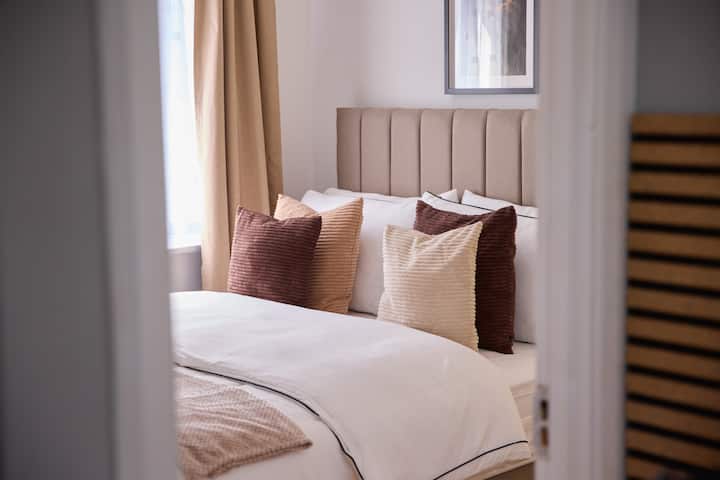 Stylish 2br Home | Sleeps 4 | Easy City Access - Barking