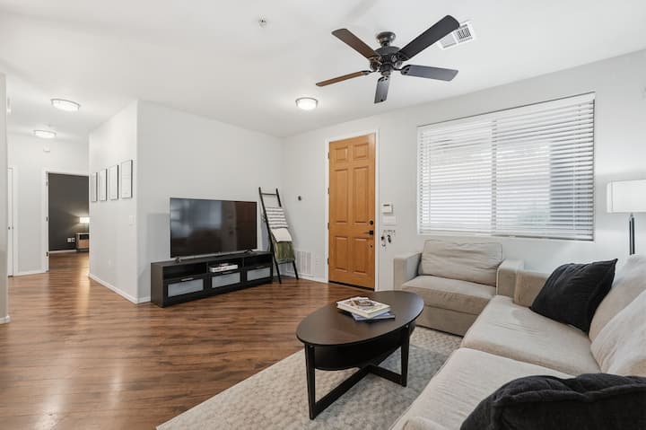 Chandler 2br | Sleeps 6 | Pool | Wifi | Workspace - Chandler, AZ