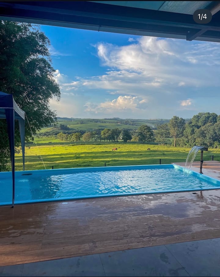 Espaço Com Piscina E Churrasqueira - Machadinho