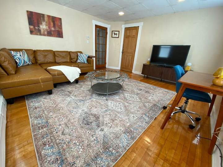 Sunny, Cozy Two-bedroom In The Heart Of Worcester - Worcester, MA