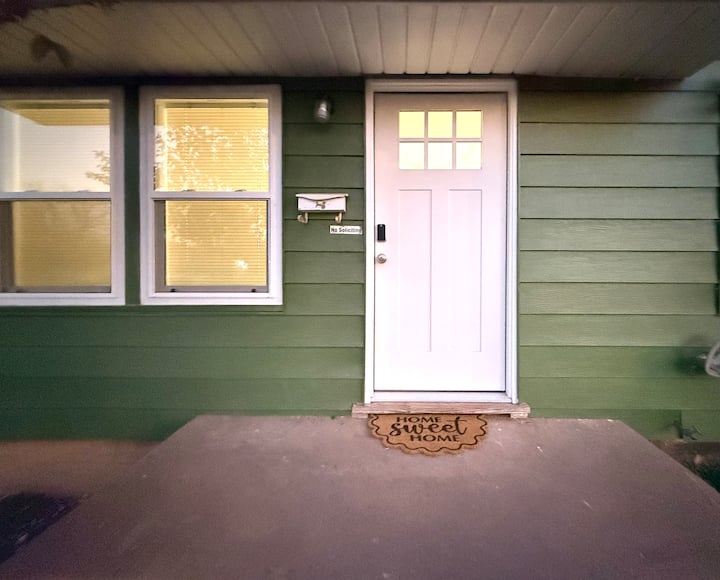 Spacious Green Boho House | North Abilene 3br/1ba - Abilene, TX