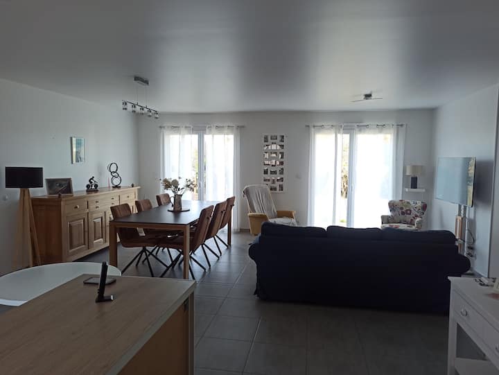 Maison Deux Chambres Avec Un Grand Espace De Vie - Lamballe