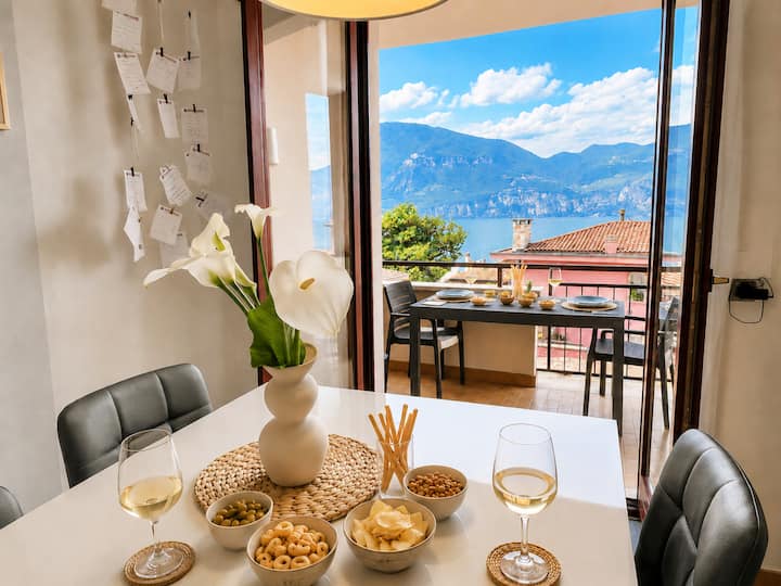 Azzurra In The Heart Of Brenzone Everything Near - Malcesine