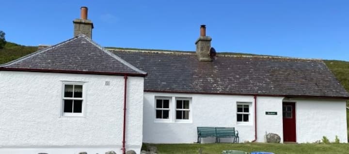Highland Croft Style Cottage With River Views. - Helmsdale