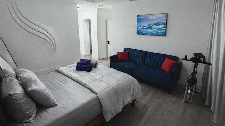 The Spacious Miami Staycation - Miami, FL