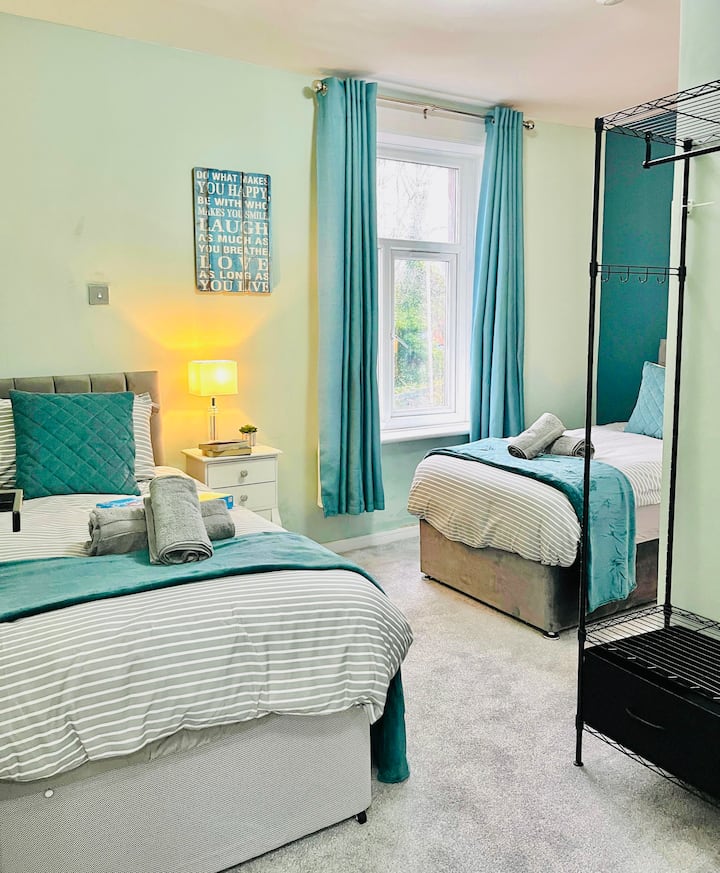 Relaxing 4br Home All Ensuite Sleeps 8 In Preston - Preston