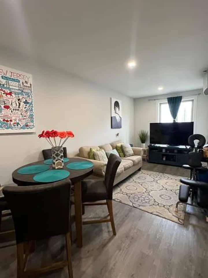 Modern Condo Steps From The Nyc Skyline - North Bergen, NJ