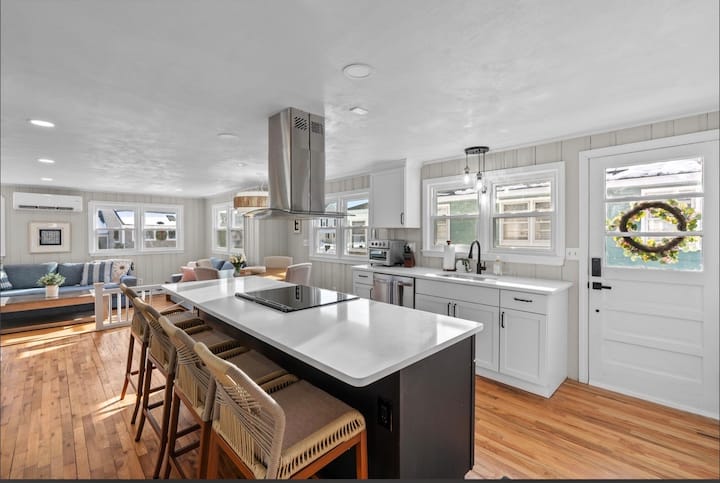 The Coastal Charm | Steps To Hawk’s Nest Beach - Old Lyme, CT