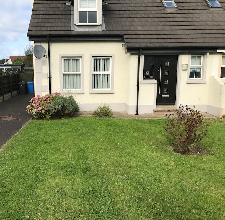 Large Family Home In Quiet Cul-de-sac Ballycastle - Whitepark Bay Beach