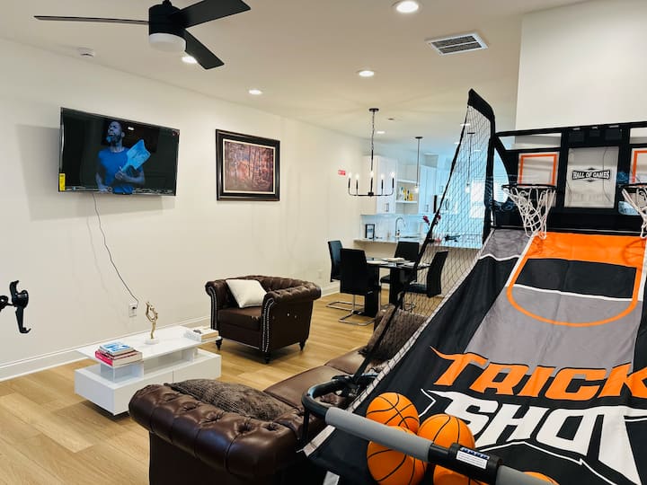 Brand New Townhome With Free Massage In Raleigh - Raleigh, NC