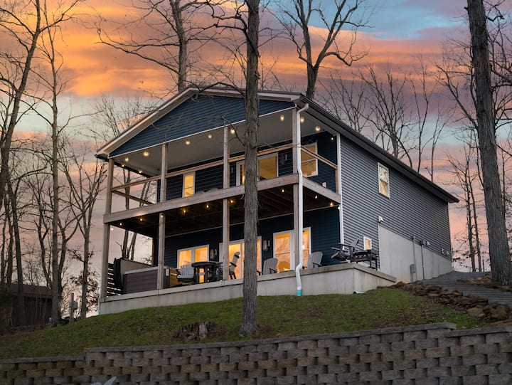 Blue Blessing, Hot Tub, Waterfront, Pet Friendly - Marion, IL