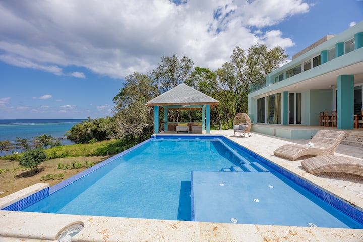 Casa Sea Glass Peaceful Waterfront Home With Pool - Honduras