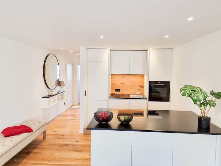 Orange Design-appartement In Seenähe Mit Pool - Chiemsee