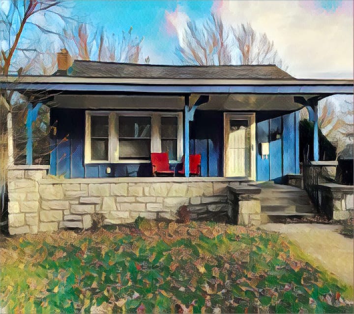 1920s Bungalow | Walk To Streetcar For Fanfest - Kansas City, MO