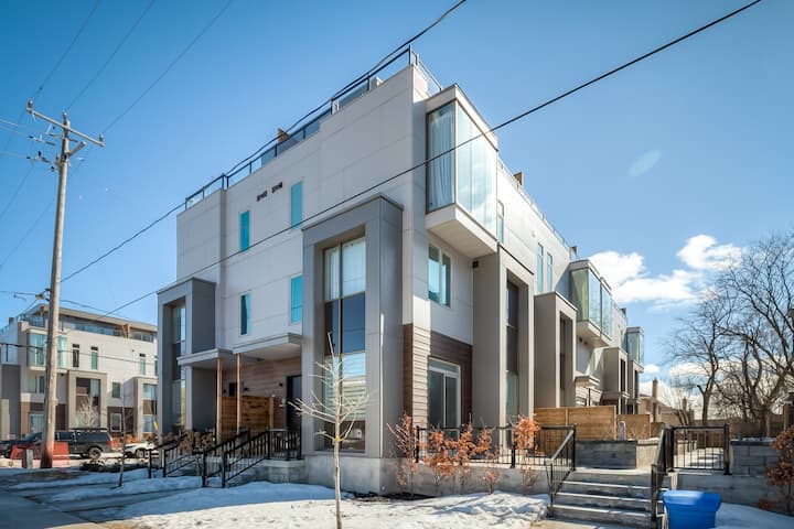 Spacious Entire Townhouse Near 401/404 - Toronto