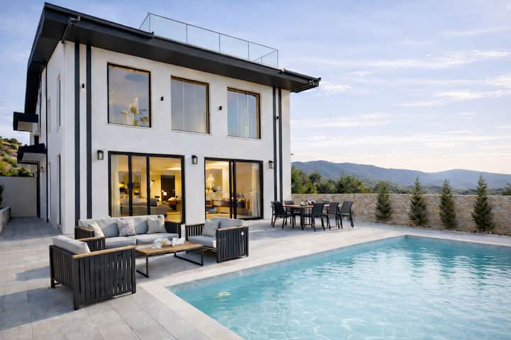 Elizabella Villa | Ultra-private Spa & Heated Pool - Turchia
