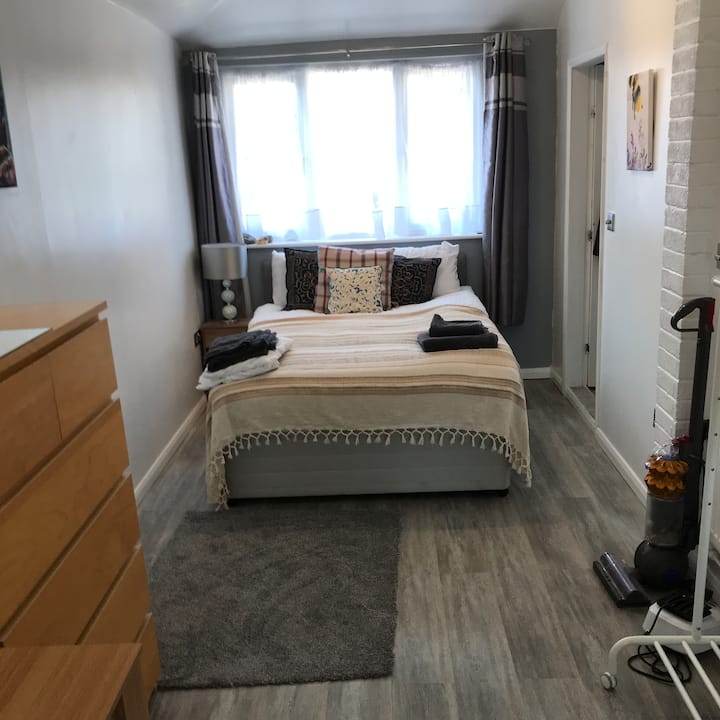 Studio Flat In Friendly Yorkshire Village - Hazlewood Castle & Spa