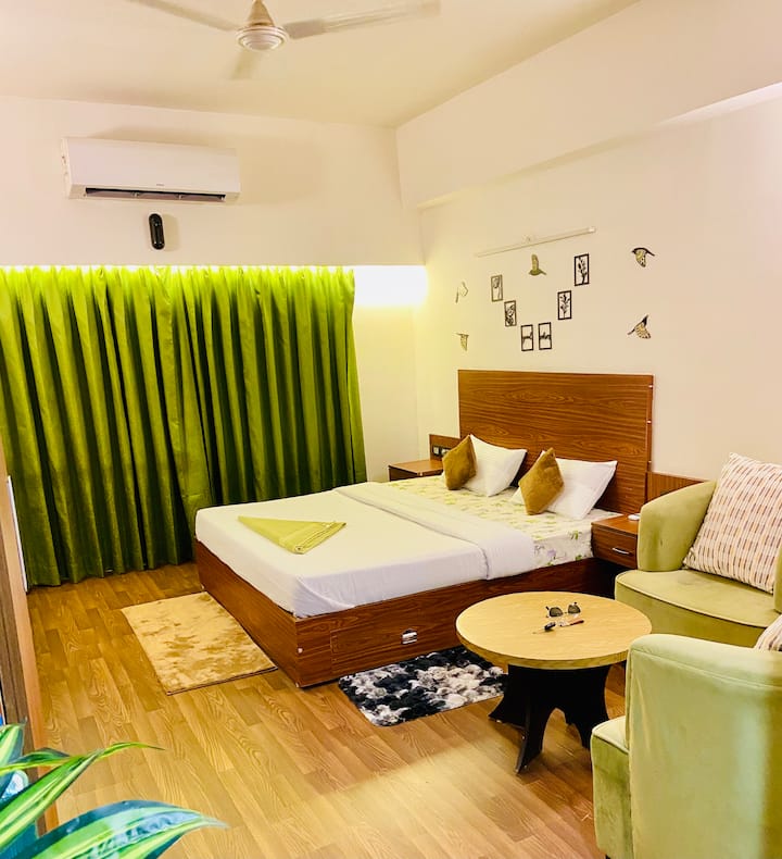 Premium Modern Studio, Couple Stay, Wifi+kitchen. - Dehradun