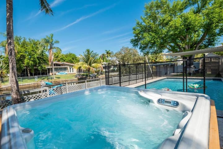 Waterfront Modern & Amazing Ambiance! Heated Pool! - Hallandale Beach, FL