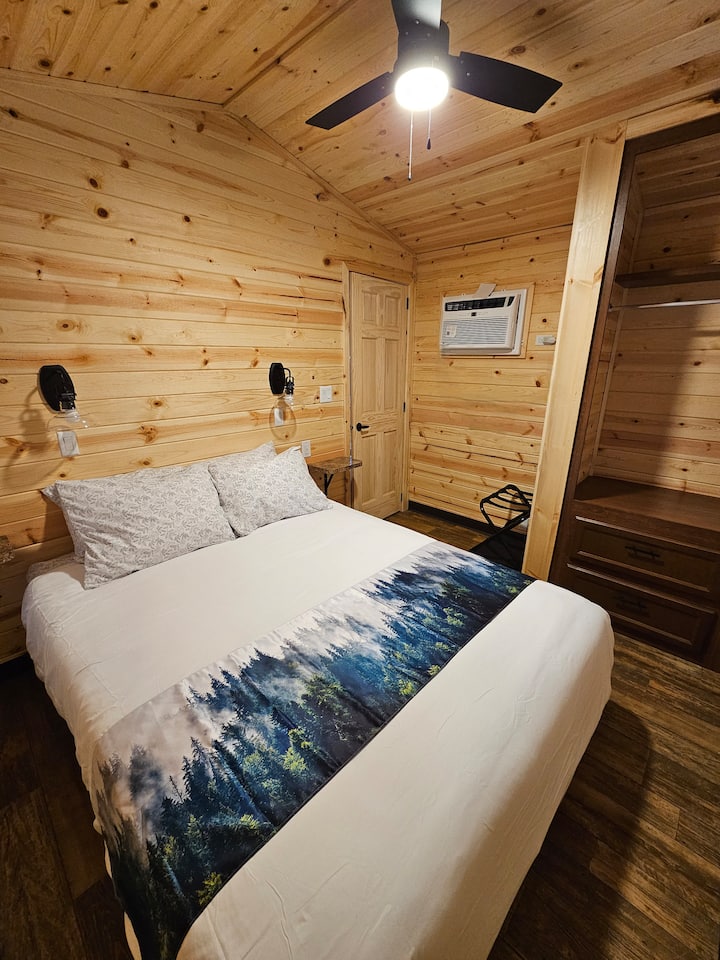 Woody's Cabin - Forks, WA