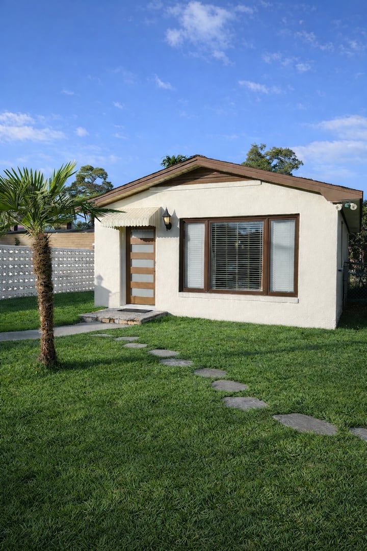 Palms Getaway - Jacksonville, NC