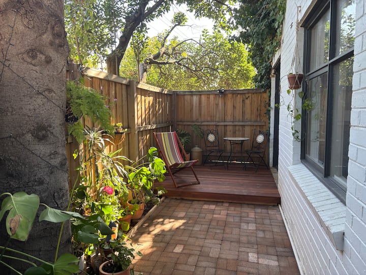 Leafy Abbotsford Retreat W/ Ivy Courtyard - Brunswick