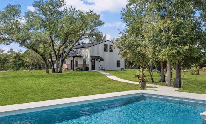 Reel & Relax River Retreat - 25 Acres + Pool - Salado, TX