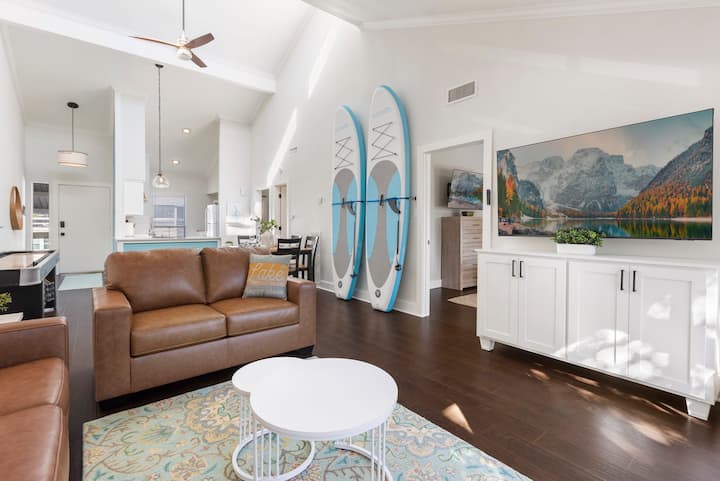 Lakeside Escape! Paddle Boards, Pool, Shuffleboard - Conroe, TX