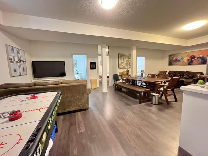 New Basement #1 Room Near Transit & Shopping - Ontario