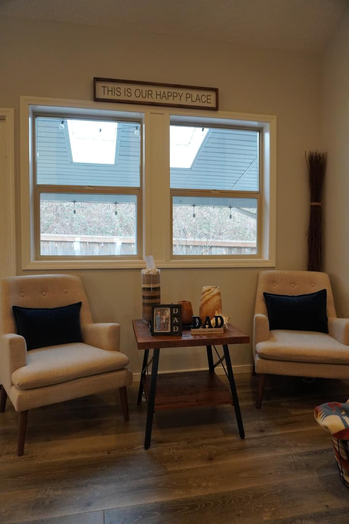 Portland Area Gorge Retreat | Hot Tub + Theater - Washougal, WA