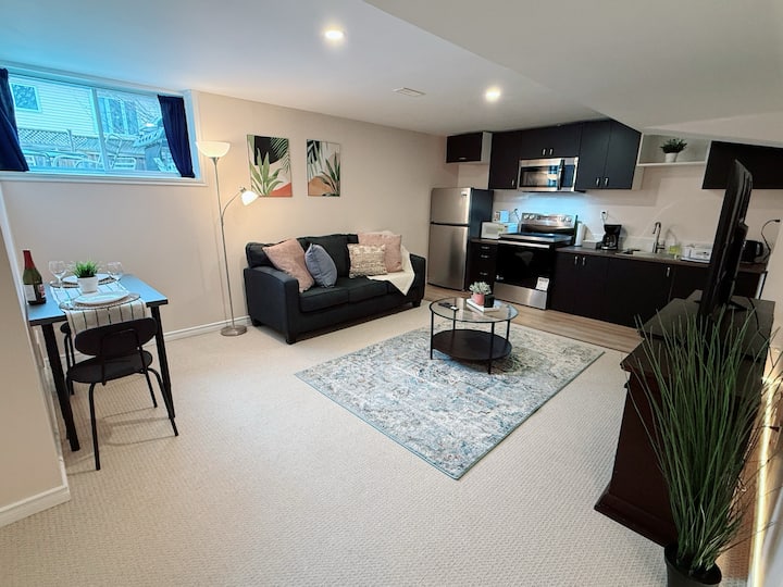 Tranquil Private Guest Suite | Kitchen & Bath - Ottawa