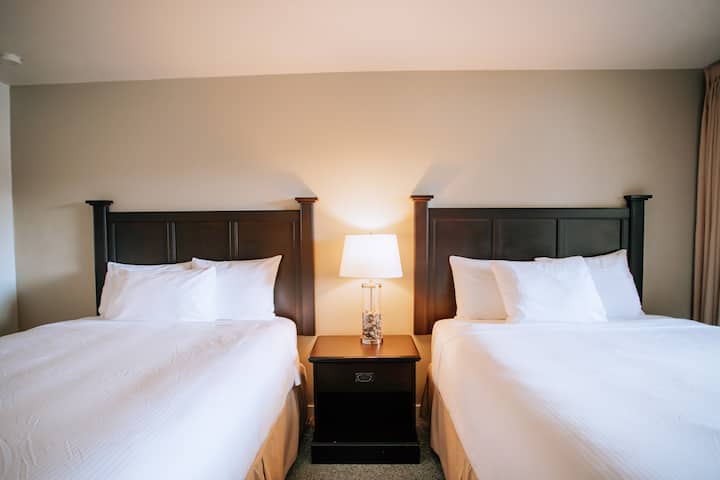Peaceful Queen Room With Calm Hillside Water Views - Orcas Island, WA
