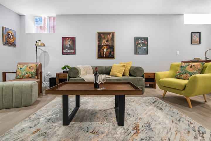 Modern 2br Suite|private Parking |Near Downtown - カナダ ハミルトン