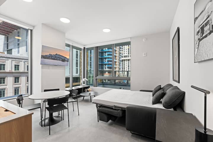 Downtown Apartment With Rooftop Pool - Miami, FL