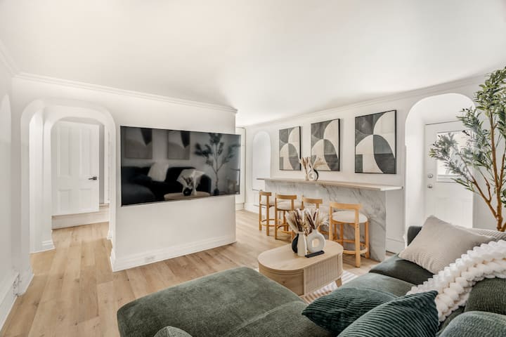 Modern Luxury Suite • 1br + Sofa Bed • Byward - Ottawa