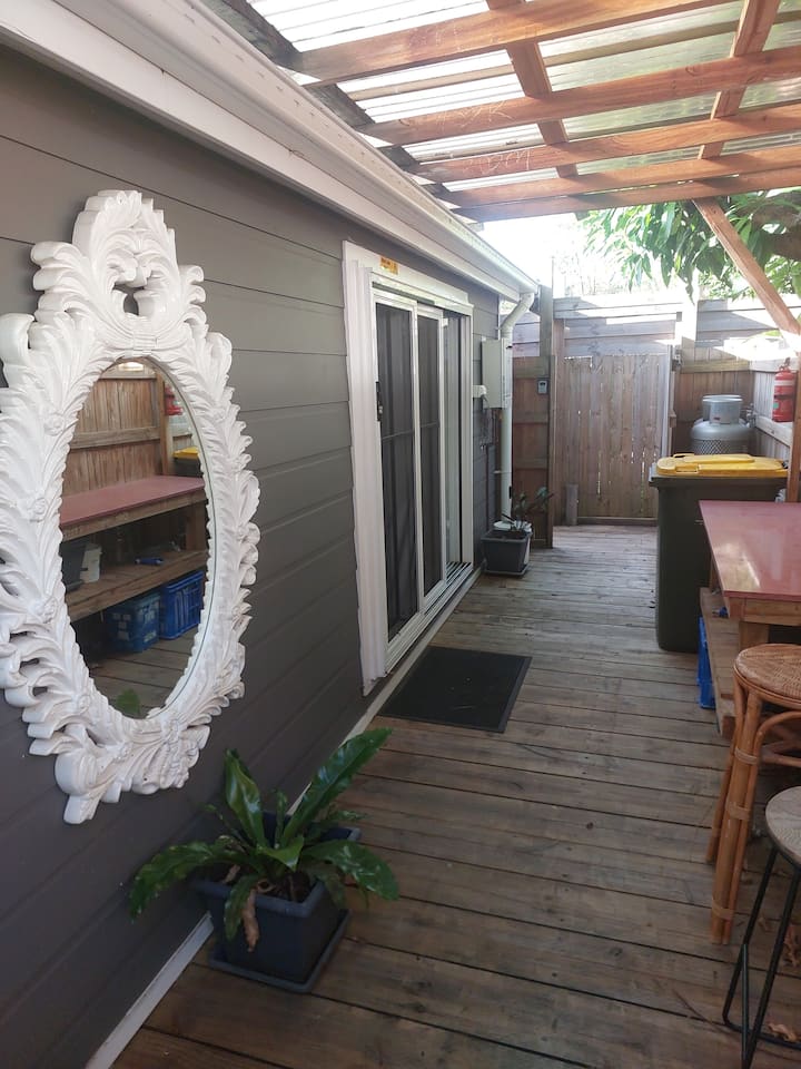 Downtown Mullumbimby Cbd Studio / Office / Cabin - Mullumbimby