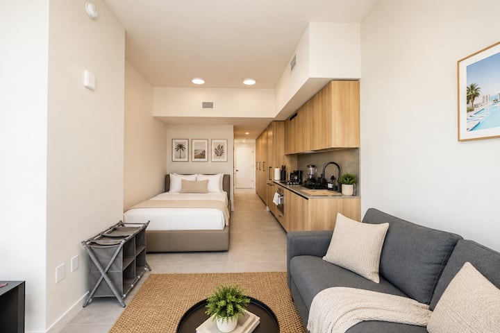 Sleek Downtown Studio Rooftop Pool & Coworking - Miami