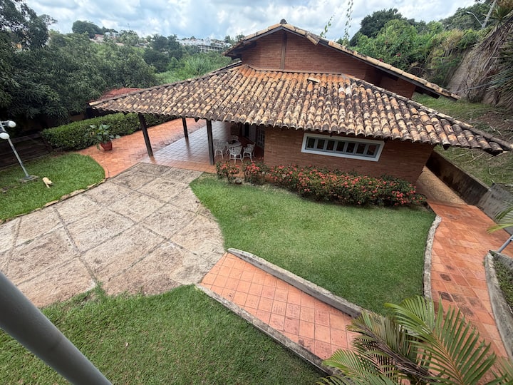Casa Em Chácara, Mas Dentro Da Cidade! - Goiânia