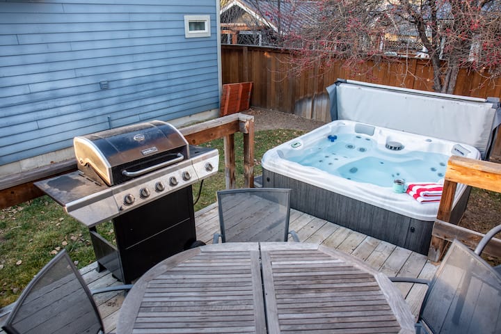 Hot Tub + Central Location Creates  Memories - Bend, OR