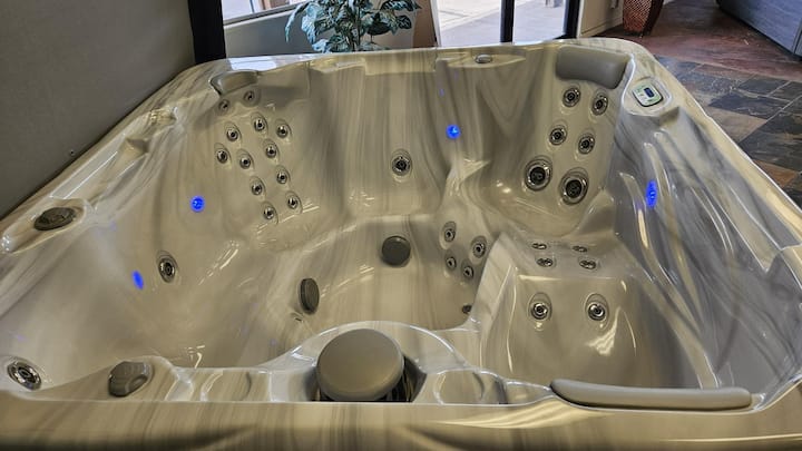 Hot Tub + Central Location Creates  Memories - Bend, OR