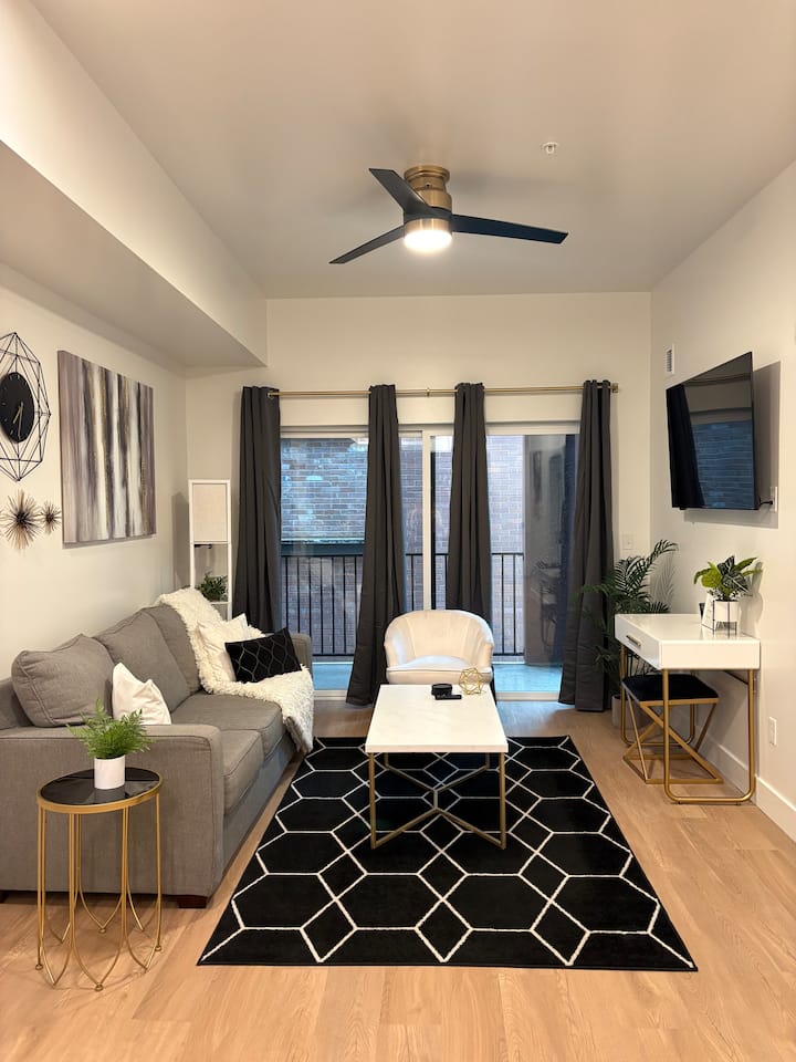 New~ King Bed Stylish Downtown Apt/pool/gym/garage - Salt Lake City, UT