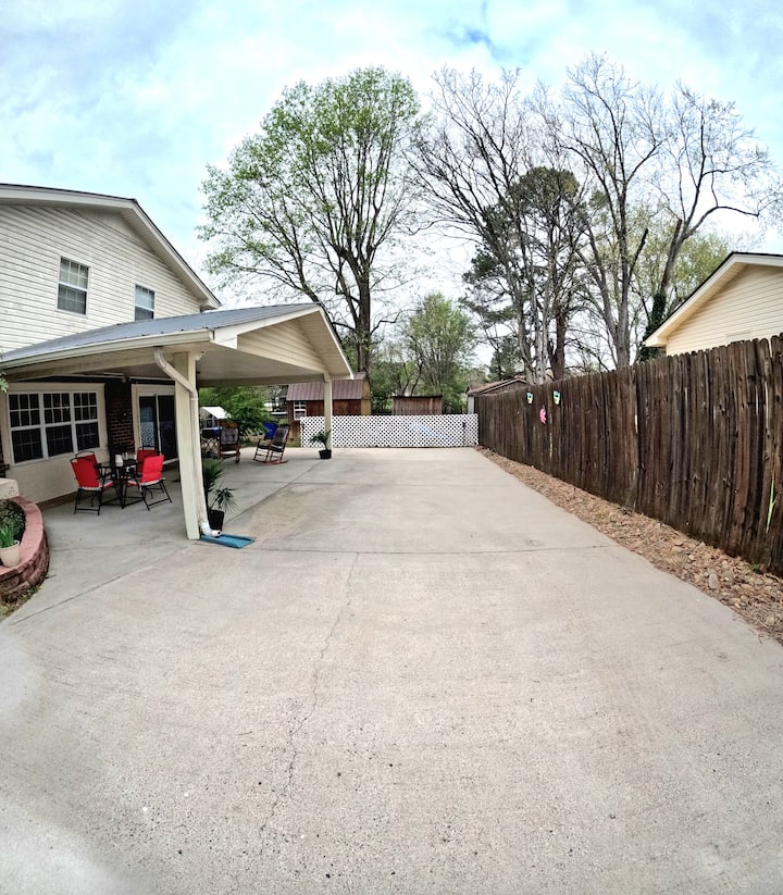 Unique Stay. Meet Friendly Goat Mila | Near I-75 - Cleveland, TN