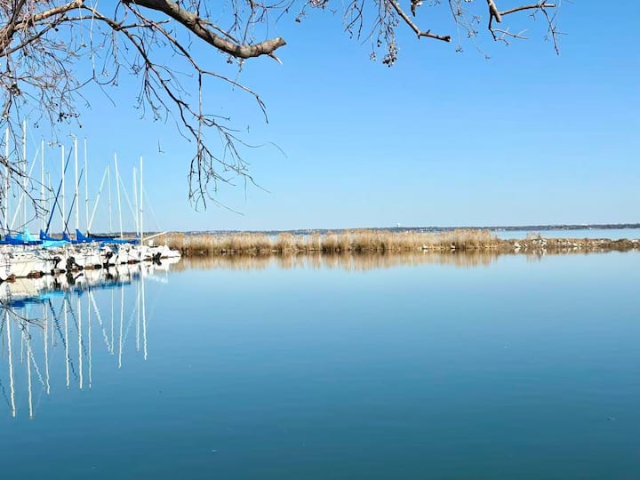 Lake View, Two-story Condo In Garland, Texas. - Garland, TX