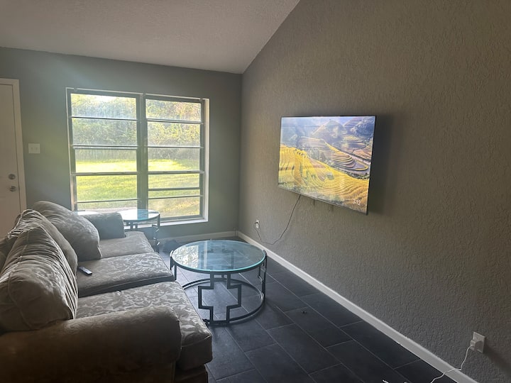 Beautiful Home In A Quiet Neighborhood - 보몬트