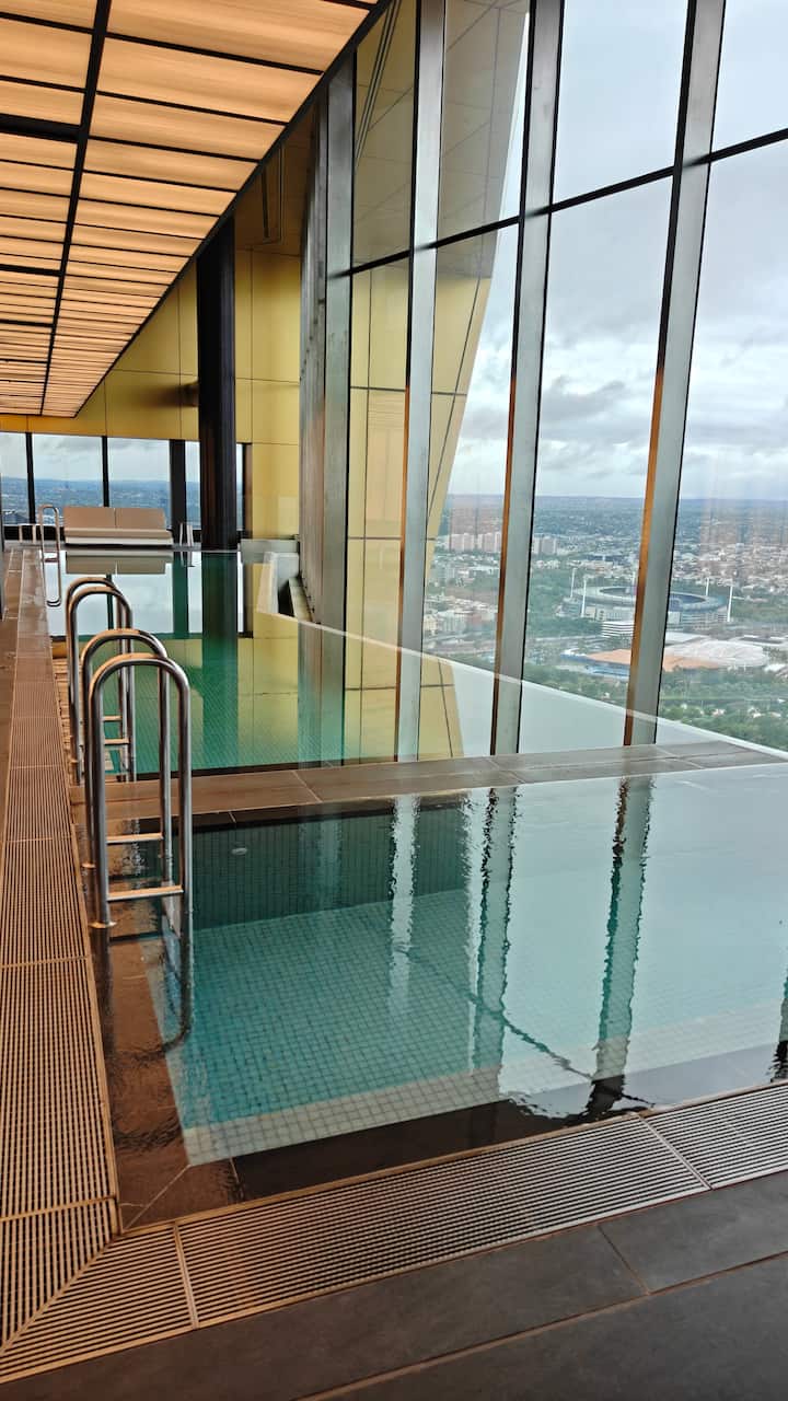 108skyrise| Pool | Gym | Spa | Parking | Fast Wifi - Rod Laver Arena