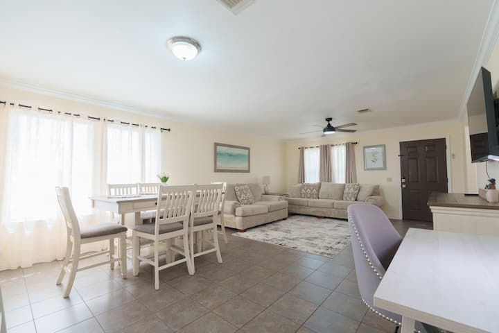 Home In Baytown - 貝敦