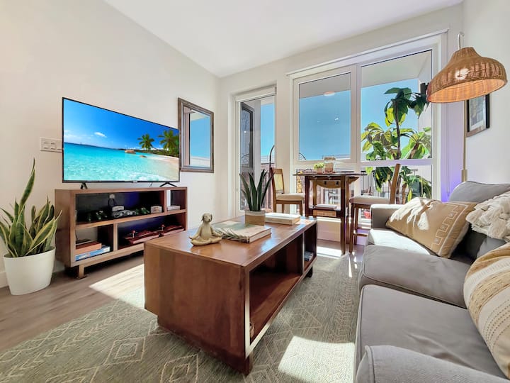 The Urban Seabird! (Heart Of Sm) - Santa Monica, CA