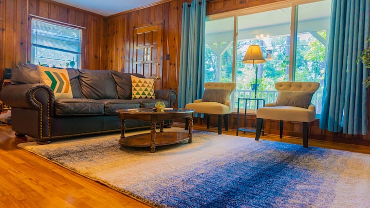 Bright Cali-king With Fast Wifi & Private Patio - Tyler, TX