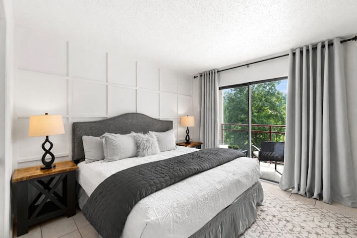 Condo W/balcony View, Pool, And Walk To Downtown! - Gatlinburg, TN