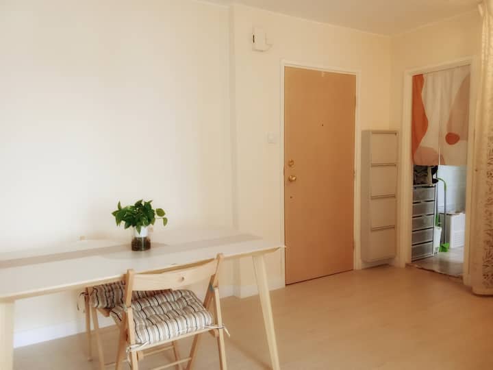 A Serene Space To Stay In The Bustling City - Sencsen